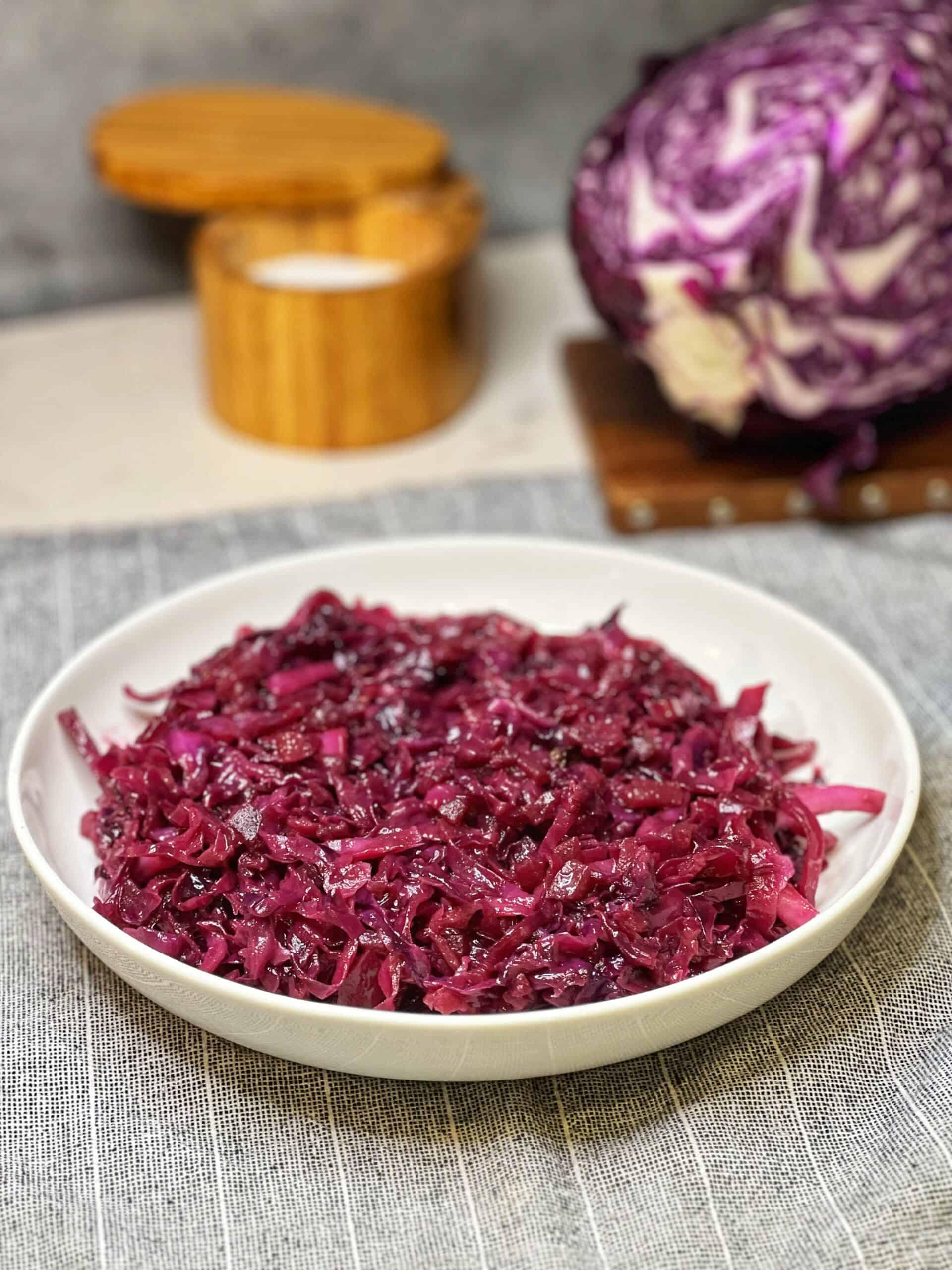 Sweet and Tangy Braised Red Cabbage Delight | Savory Touch