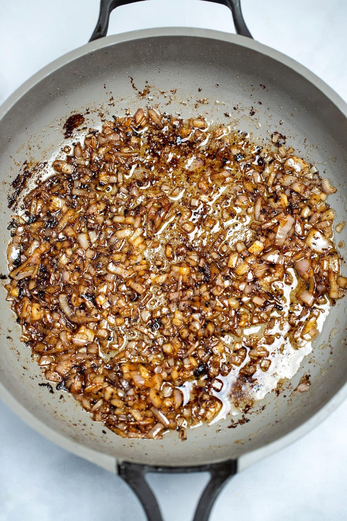 Buttery Braised Green Beans and Shallots: A Simple Side | Savory Touch