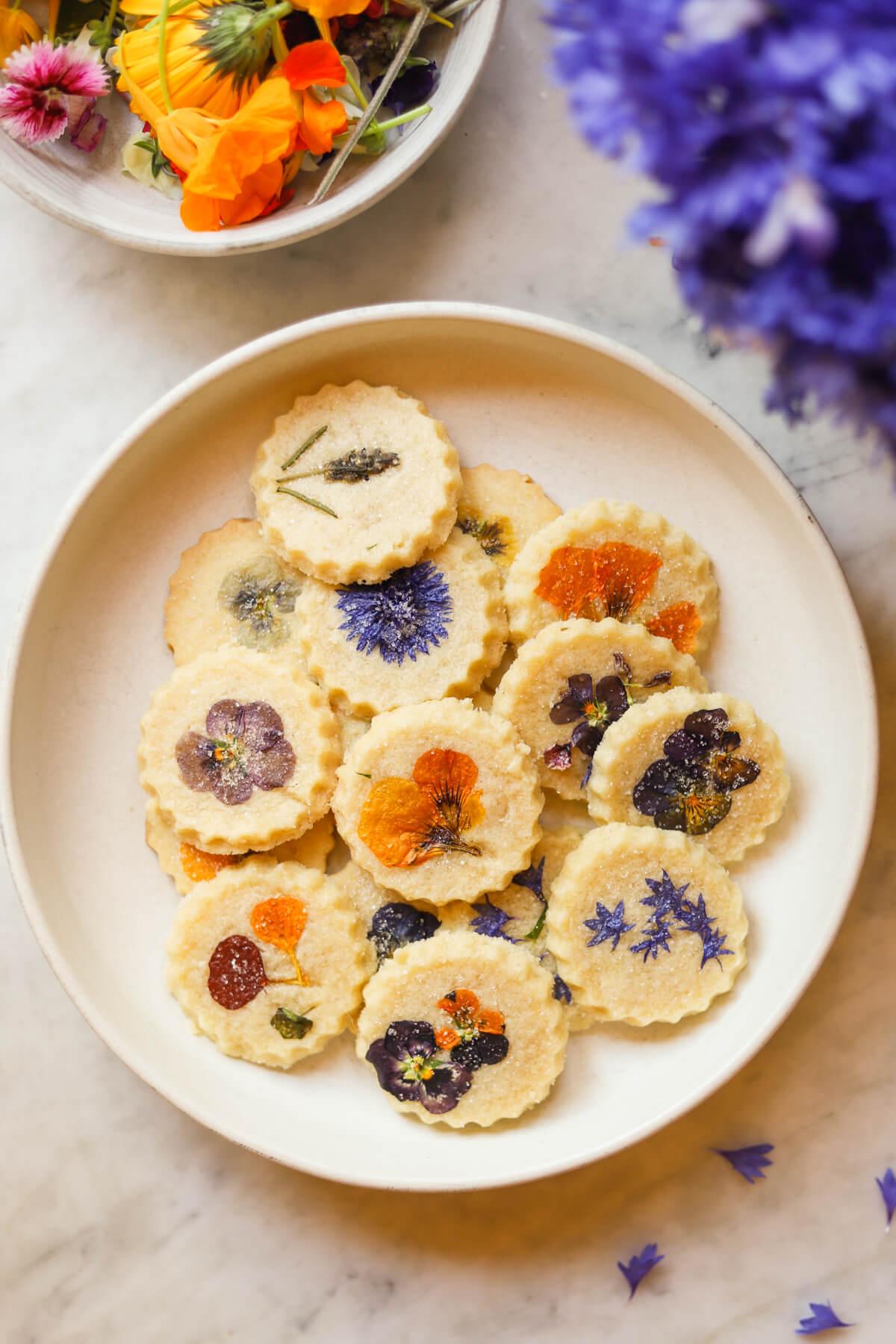 Decorating Shortbread: Sweet Edible Artistry | Savory Touch